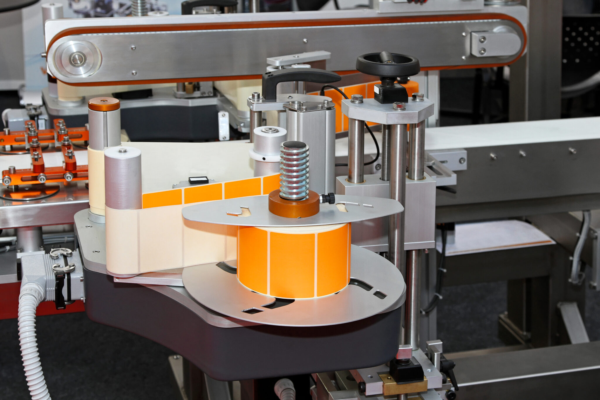 A labeling machine in a work station - RoboDK blog