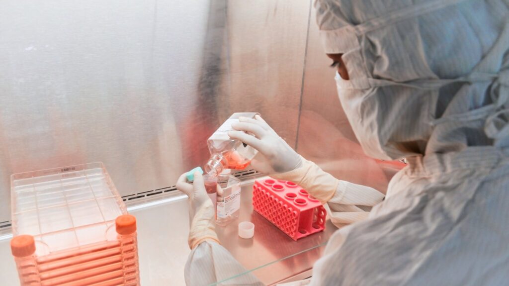 Robotics_Chemical_Industry_Cleanroom_Working - RoboDK blog