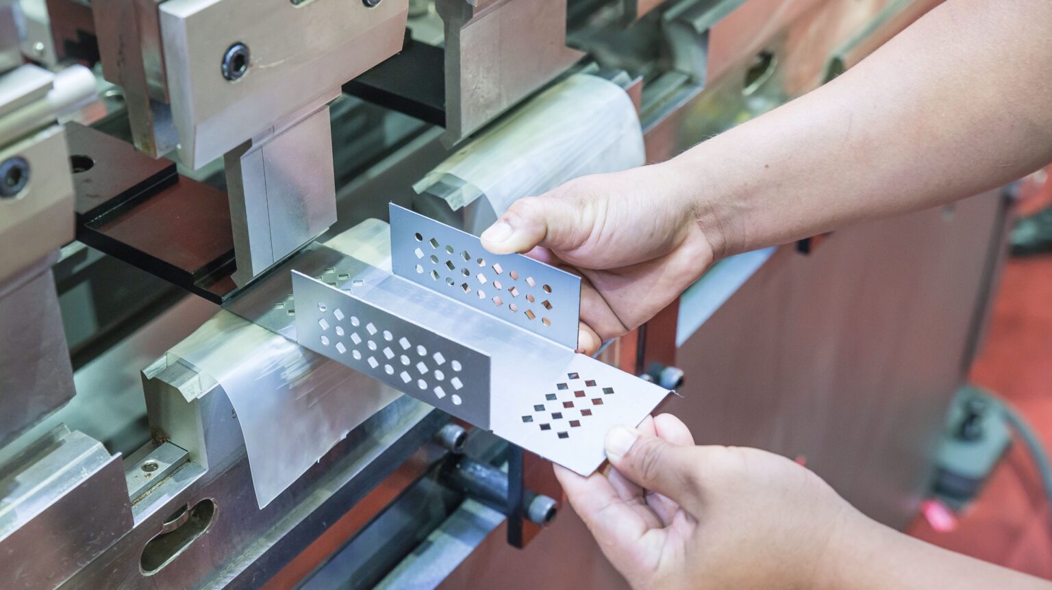 How to Bend Metal Sheet With a Robot - RoboDK blog