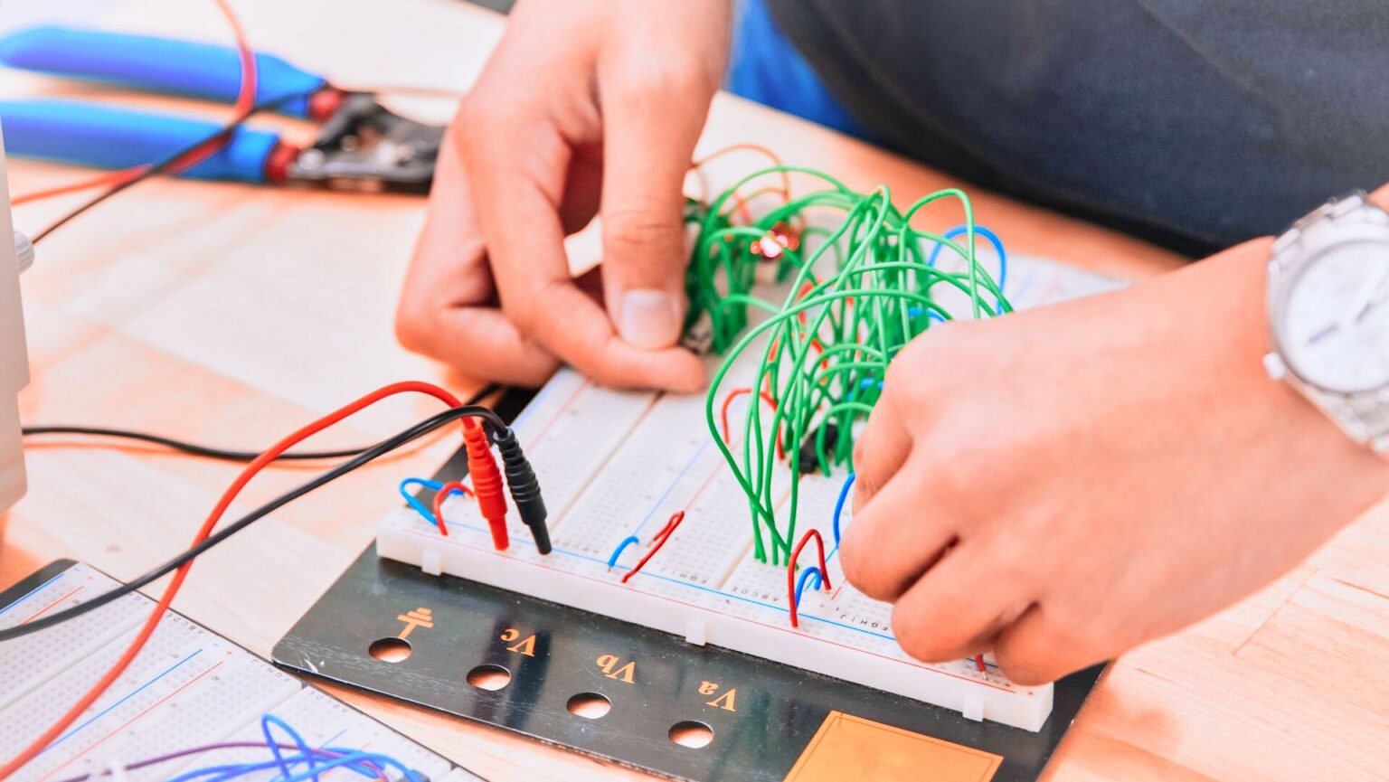 Don't Break Your Robot! Use RoboDK to Test Limit Cases - RoboDK blog