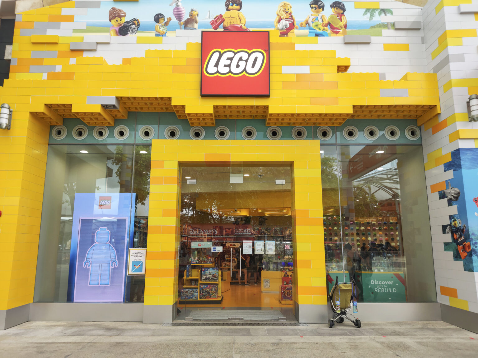 Shop front of Lego Store in Sentosa, Singapore - RoboDK blog
