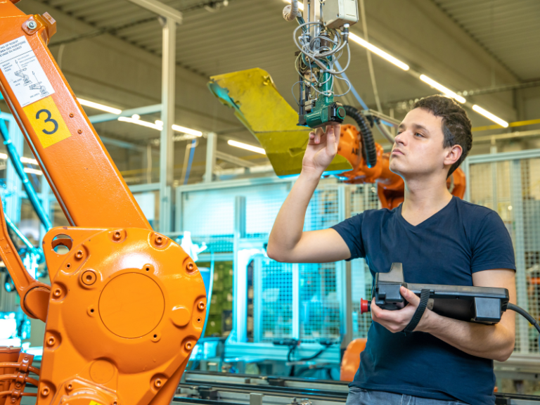 How Robot Integration Improves MRO Applications | RoboDK